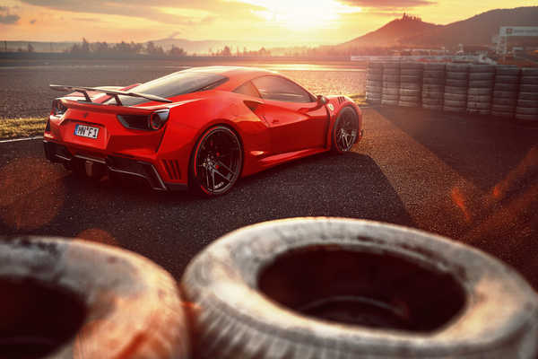 Poster Mobil Ferrari Memperkenalkan Elemen Balap yang Inspiratif pada ...