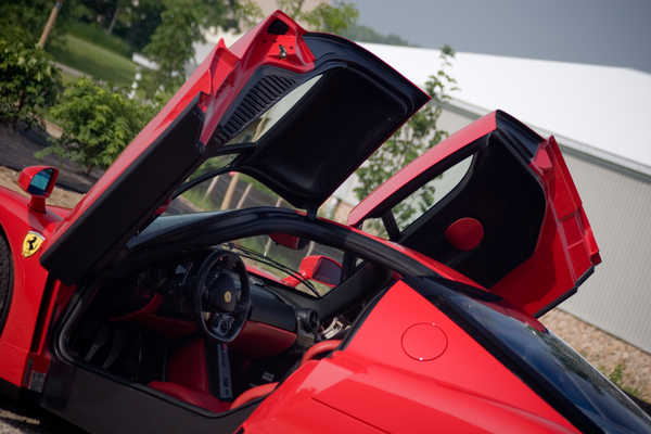 Poster Mobil Ferrari Simbol Kecepatan dan Kekuatan - Juragan Poster